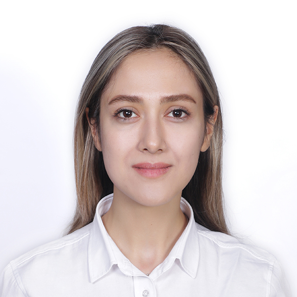 Maryam Vaezi | English